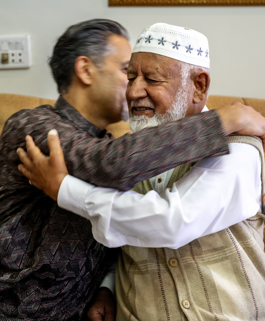 Abid Raja hadde ikke sett faren på ni år – så fikk han en uventet telefon