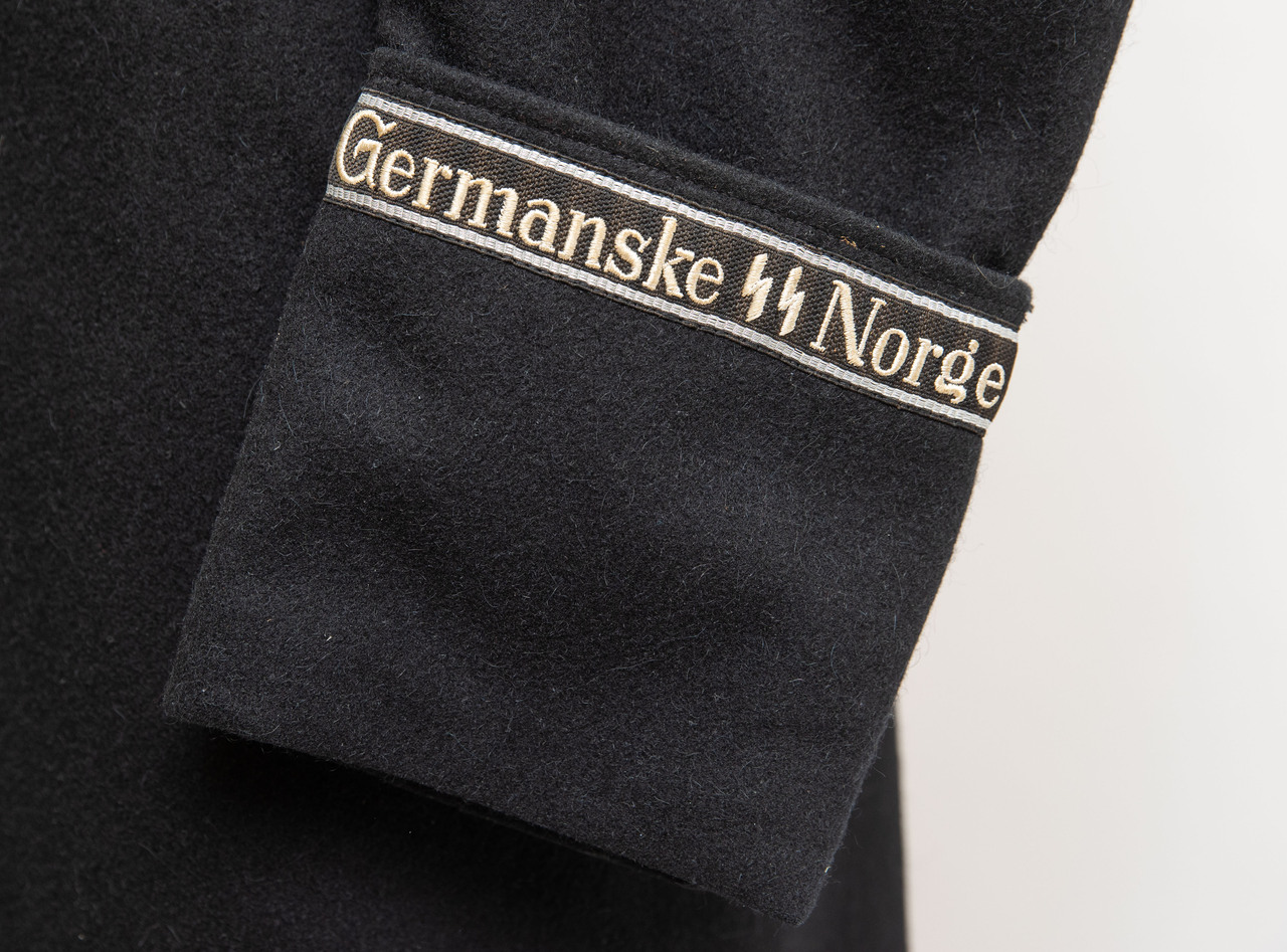 Samler på nazi-effekter: SS og Gestapo i stua